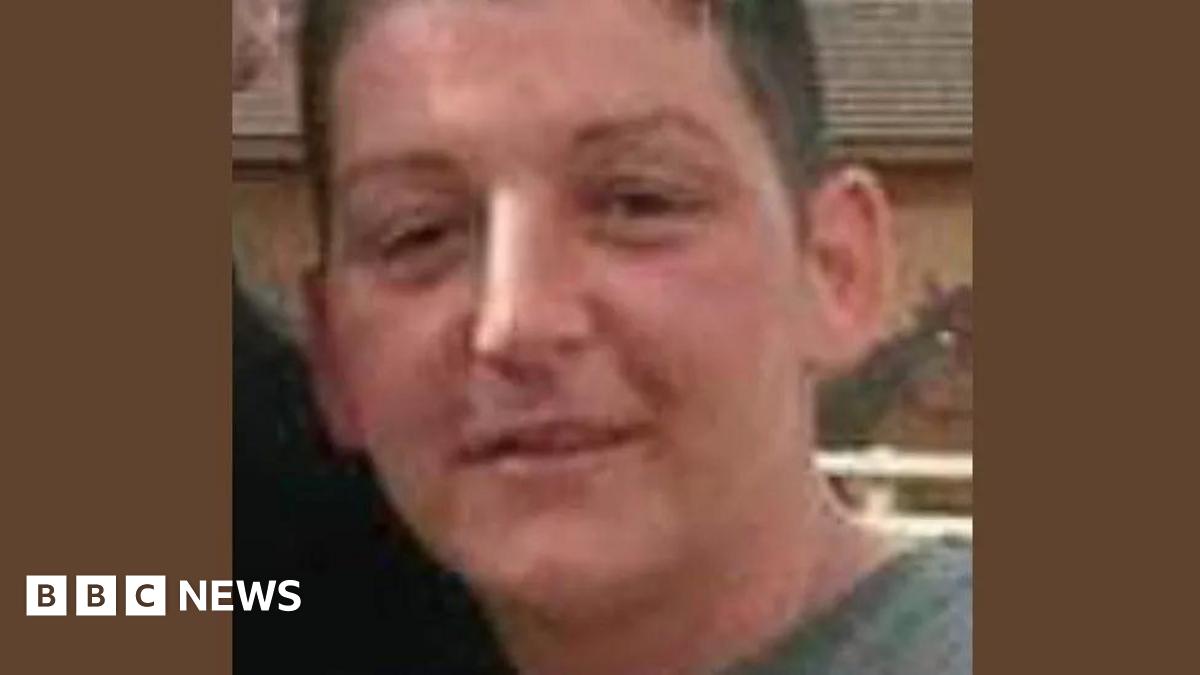 Woman stabbed ex in Gainsborough with kitchen knife, court hears - BBC News