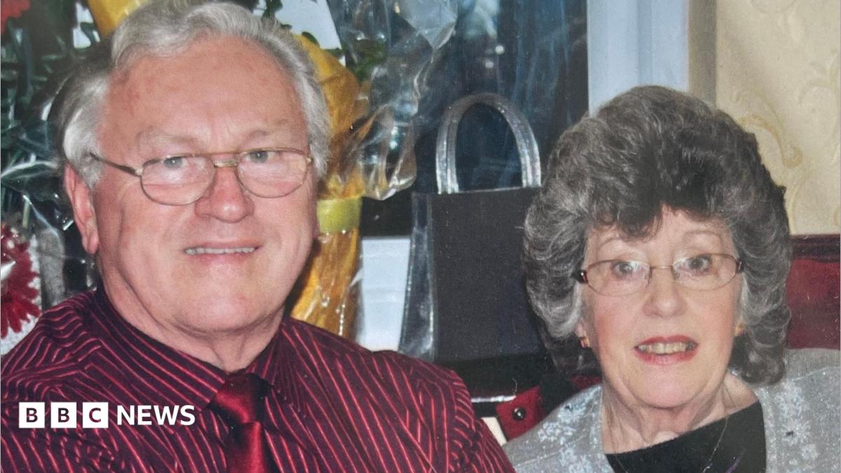 Llanberis: Daughter 'utterly depressed' by state of social care - BBC News