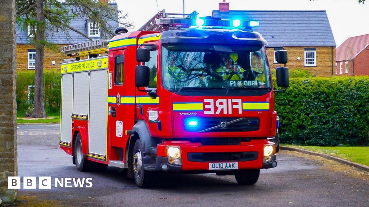 Banbury MP sounds alarm over Oxfordshire fire service shake-up - BBC News