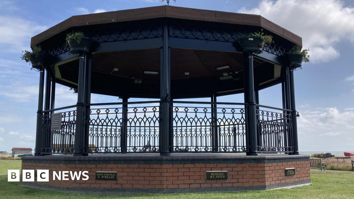 Deal: Ceremony to honour victims of 1989 IRA attack on barracks - BBC News