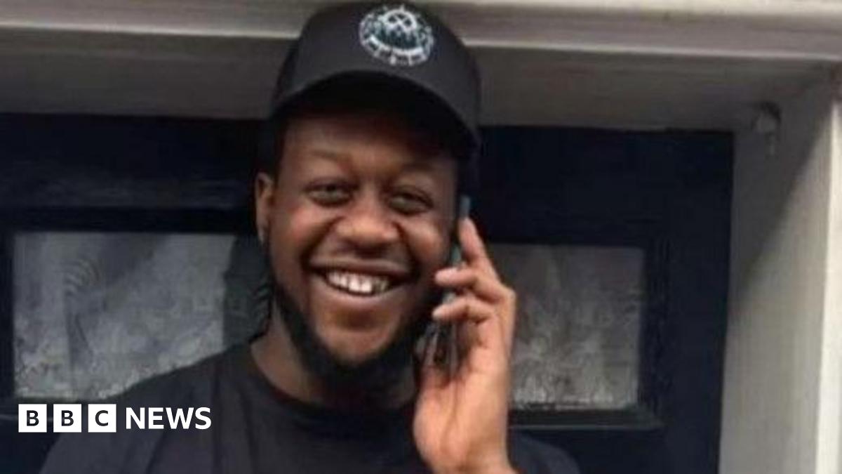 Clapham shooting victim named as 27-year-old Kyrone Moodie - BBC News