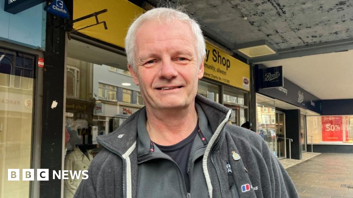 People in Kettering concerned over delay to hospital's rebuild - BBC News