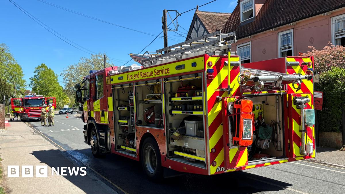 Felsted fire sees dog rescued and school evacuated - BBC News
