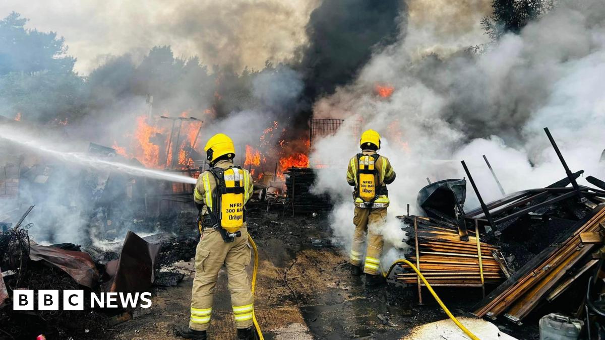 Barnham industrial estate fire destroys six cars and pallets - BBC News