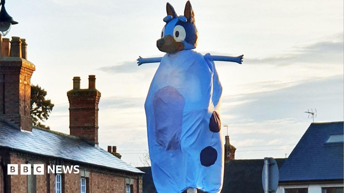 Dunchurch statue's latest festive makeover as Bluey unveiled - BBC News