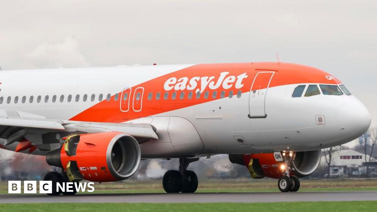 Gatwick: EasyJet to launch drive for over-50s cabin crew - BBC News