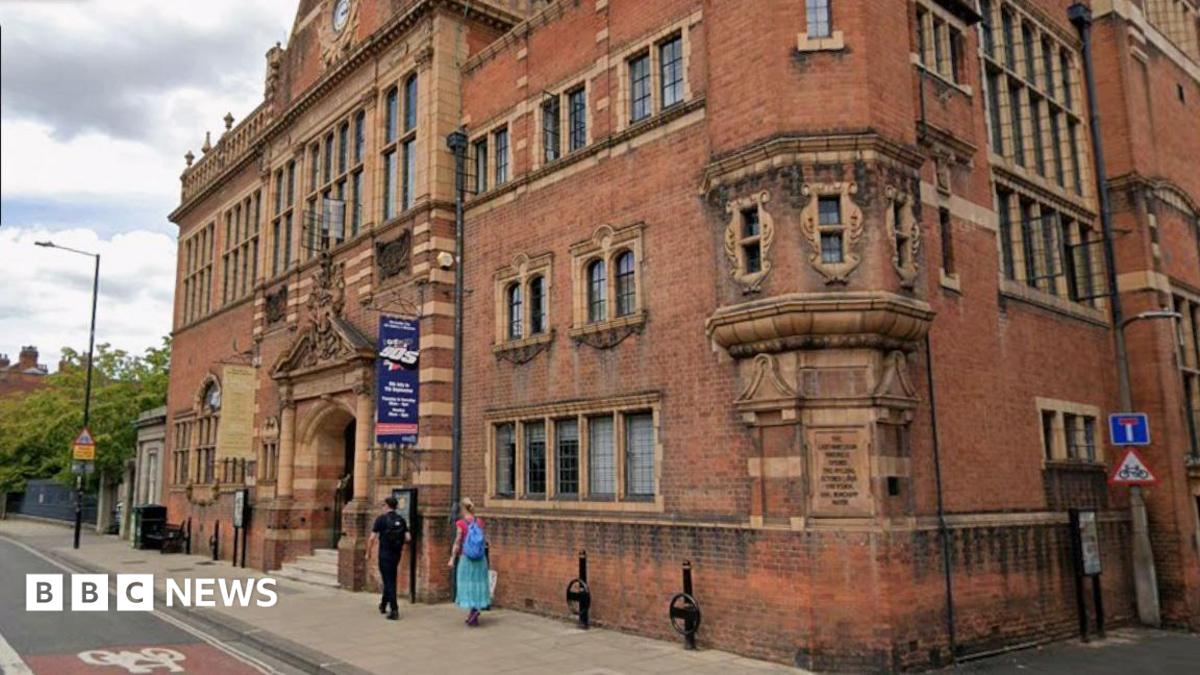 New learning centre for Worcester's art gallery and museum - BBC News
