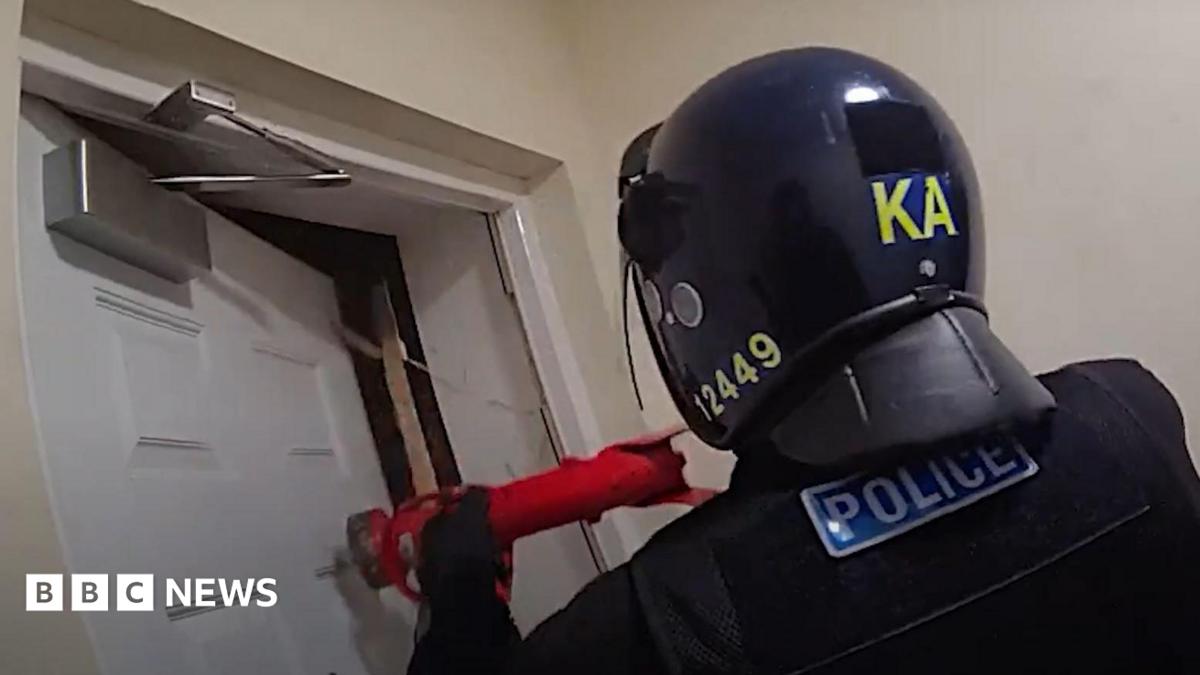 Kent Police arrest 40 and seize weapons in county lines raids - BBC News