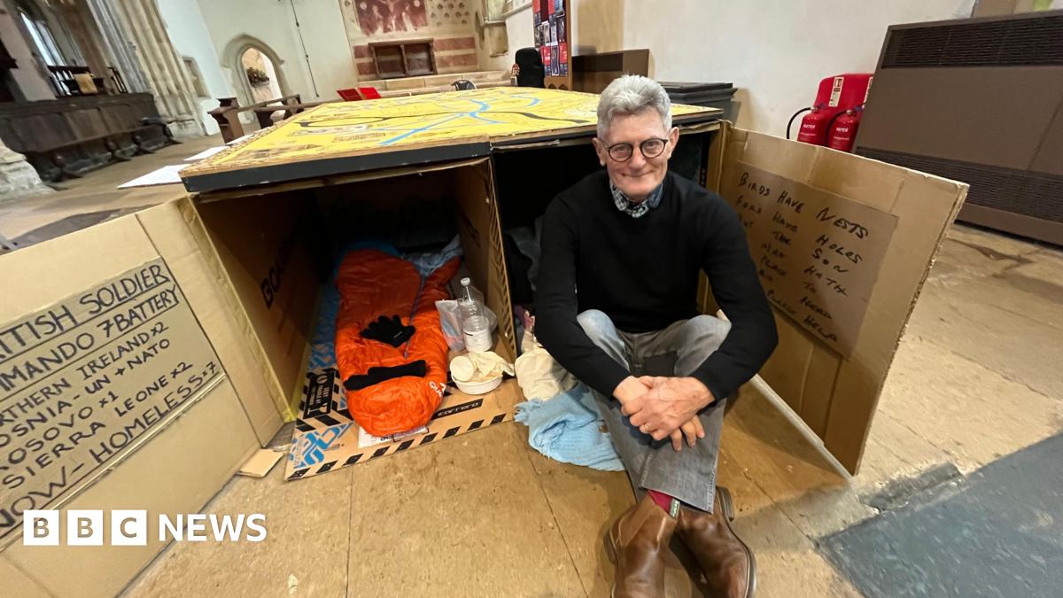 Dorchester Abbey artwork highlights Oxford homelessness - BBC News