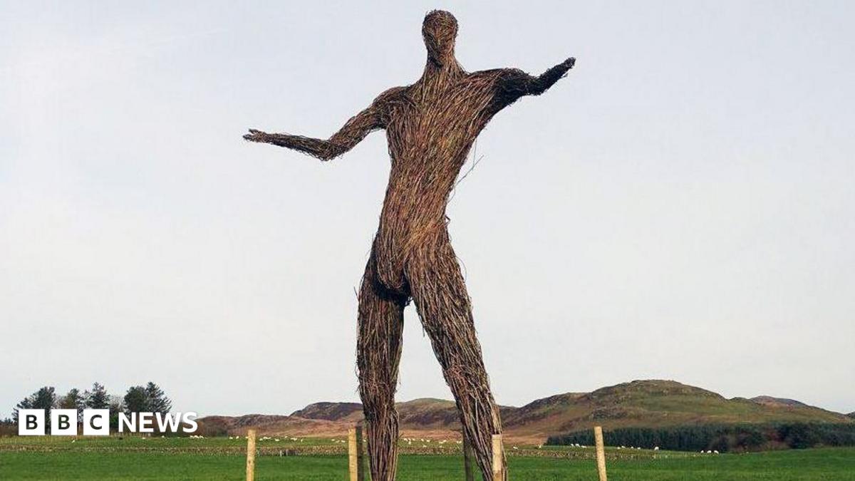 Artist burns down Wicker Man sculpture near Kirkcudbright - BBC News