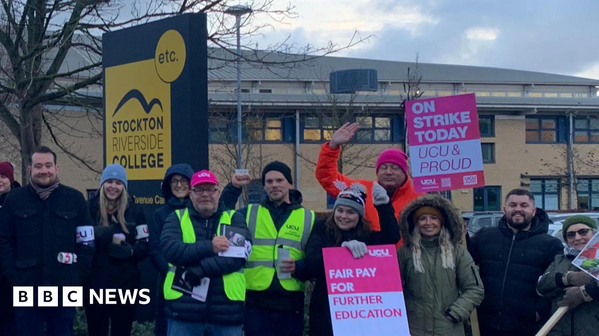 Strikes at Teesside colleges amid long-standing pay dispute - BBC News