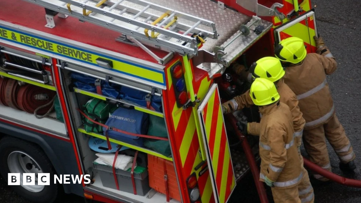 Fire crews work overnight tackling Fraserburgh farm blaze - BBC News