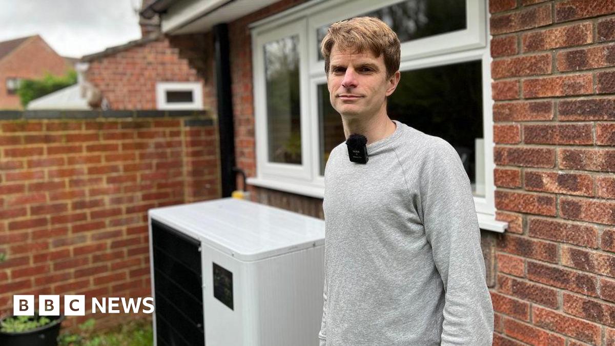 Wiltshire's eco-friendly homeowners opening to the public - BBC News