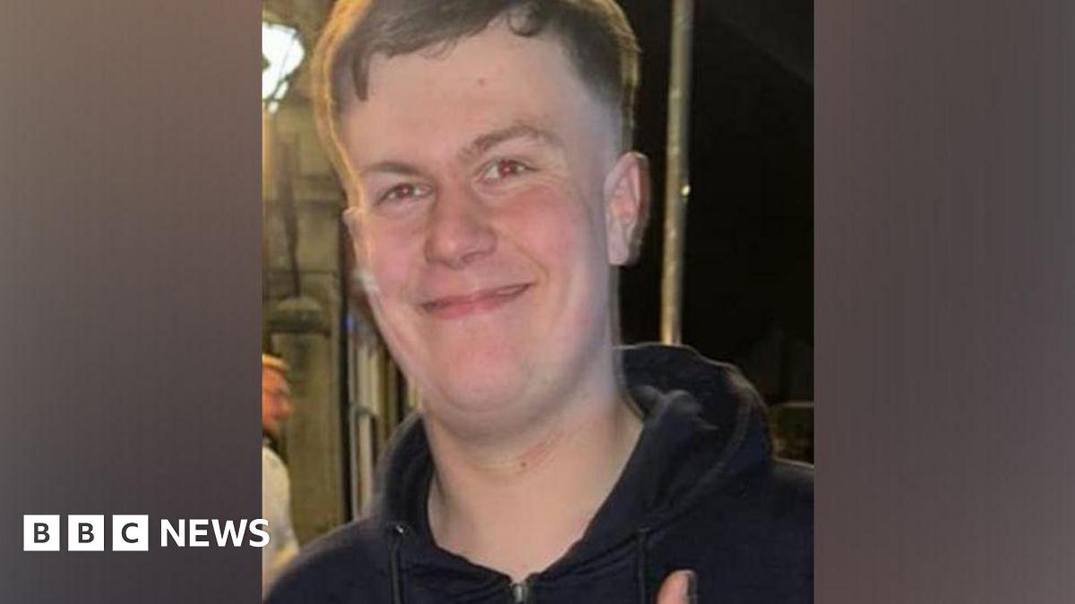 Minute's applause for Kettering fan who died in Rushton fire - BBC News