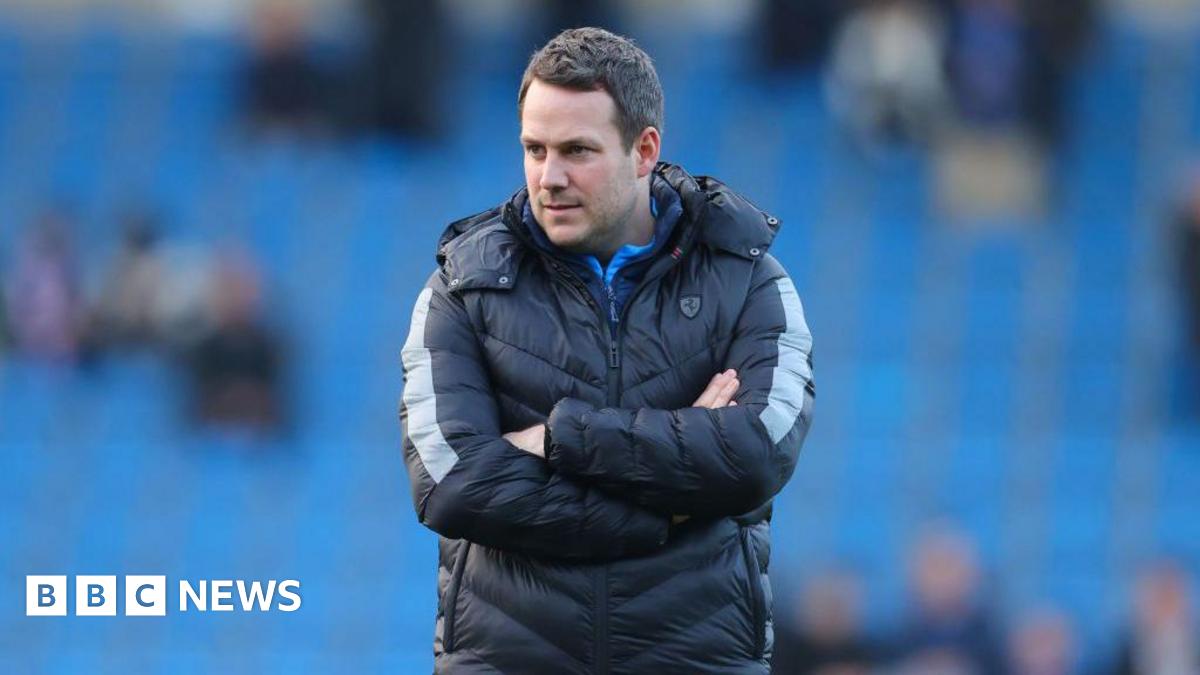 James Rowe: Former Chesterfield manager cleared of sex assault - BBC News