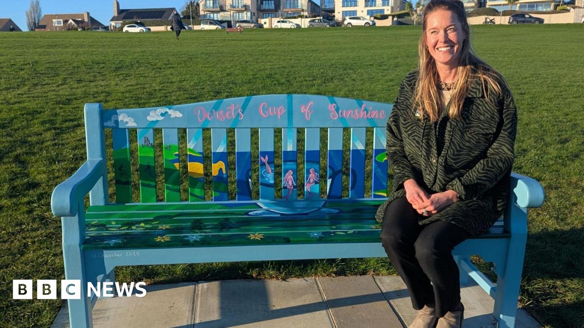 Chatty bench unveiled at Weymouth coastal beautyspot - BBC News