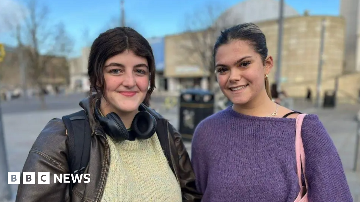 Edinburgh University warns students not to be 'snobs' - BBC News