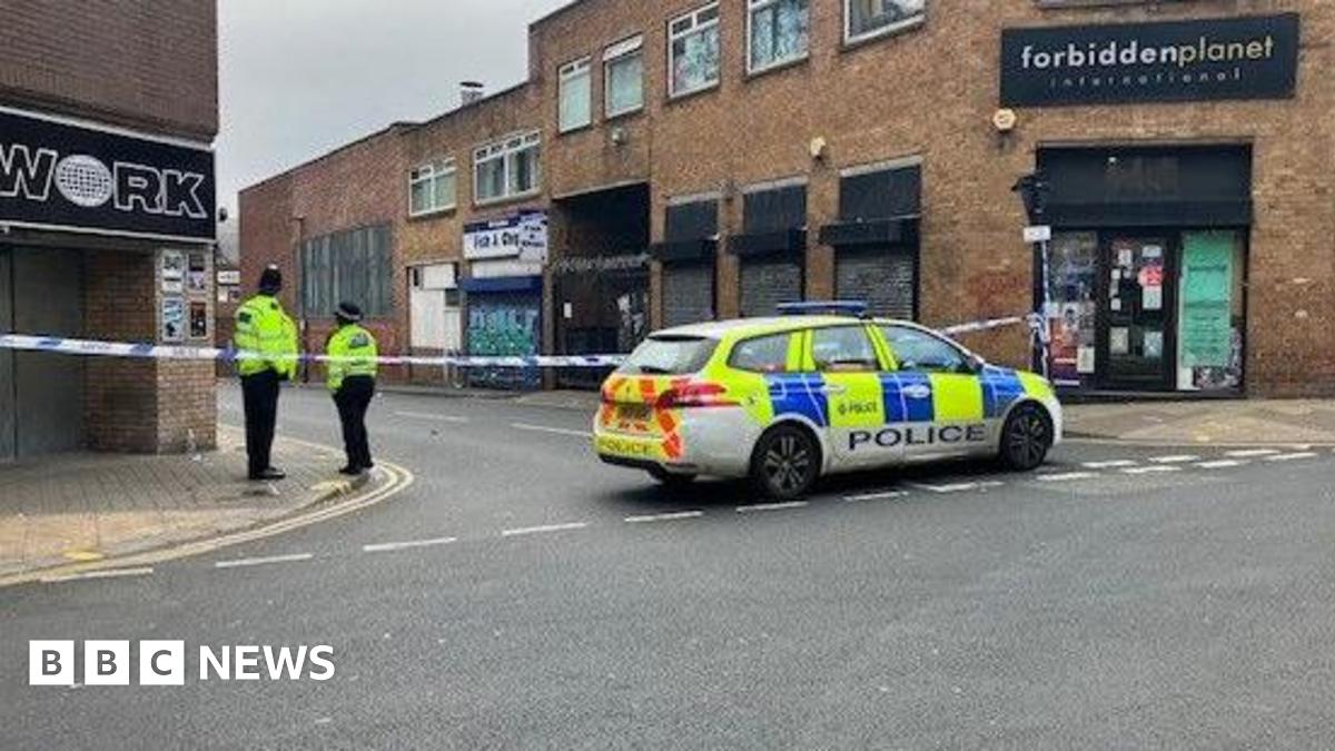 Sheffield: Two charged with attempted murder after stabbing - BBC News