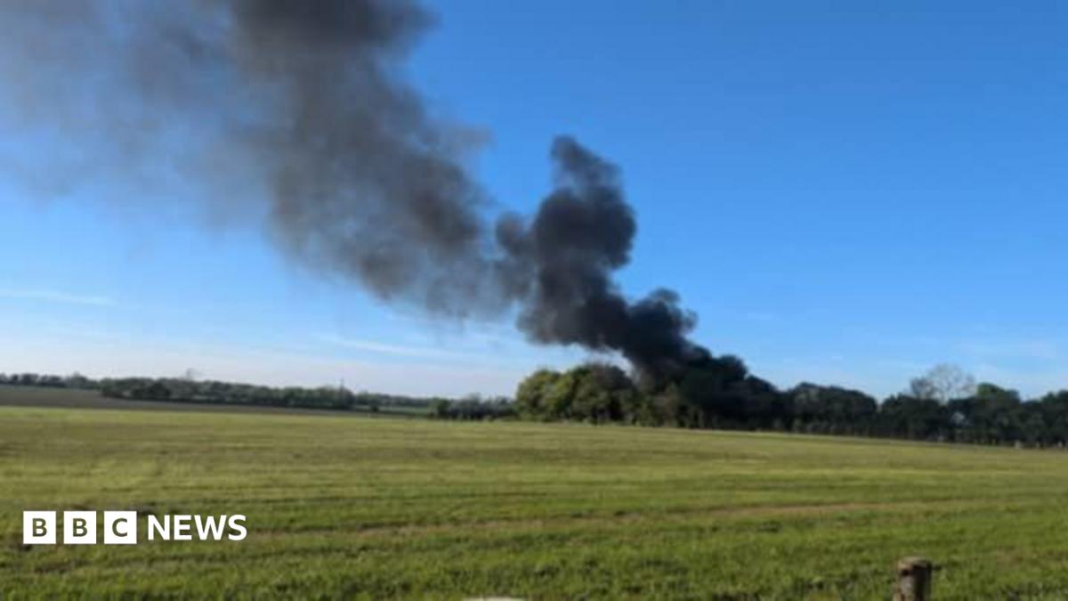 'Heavy smoke' warning due to a waste fire near Dover - BBC News