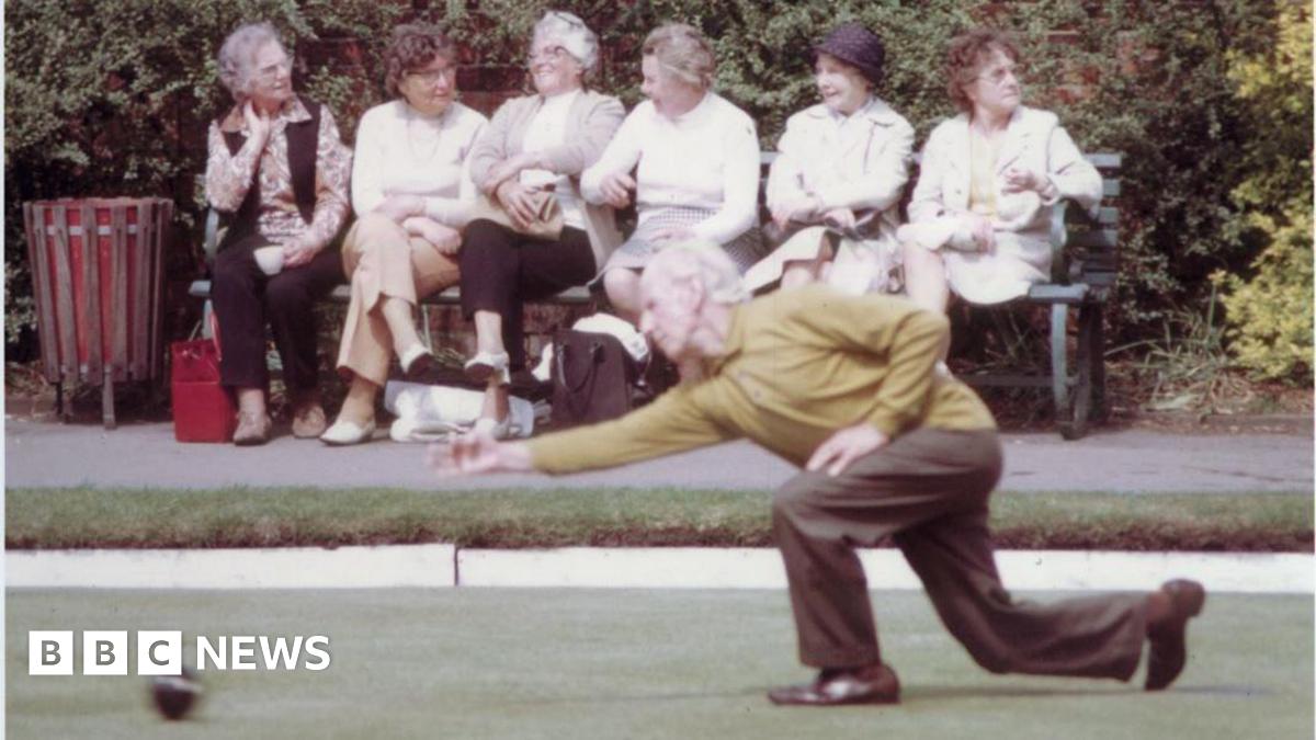 Eccles photo display highlights history of regenerated town - BBC News