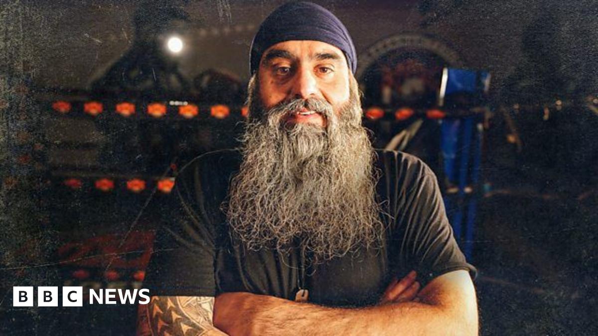 Sikh Boxing Warriors: Walsall club features in new documentary - BBC News