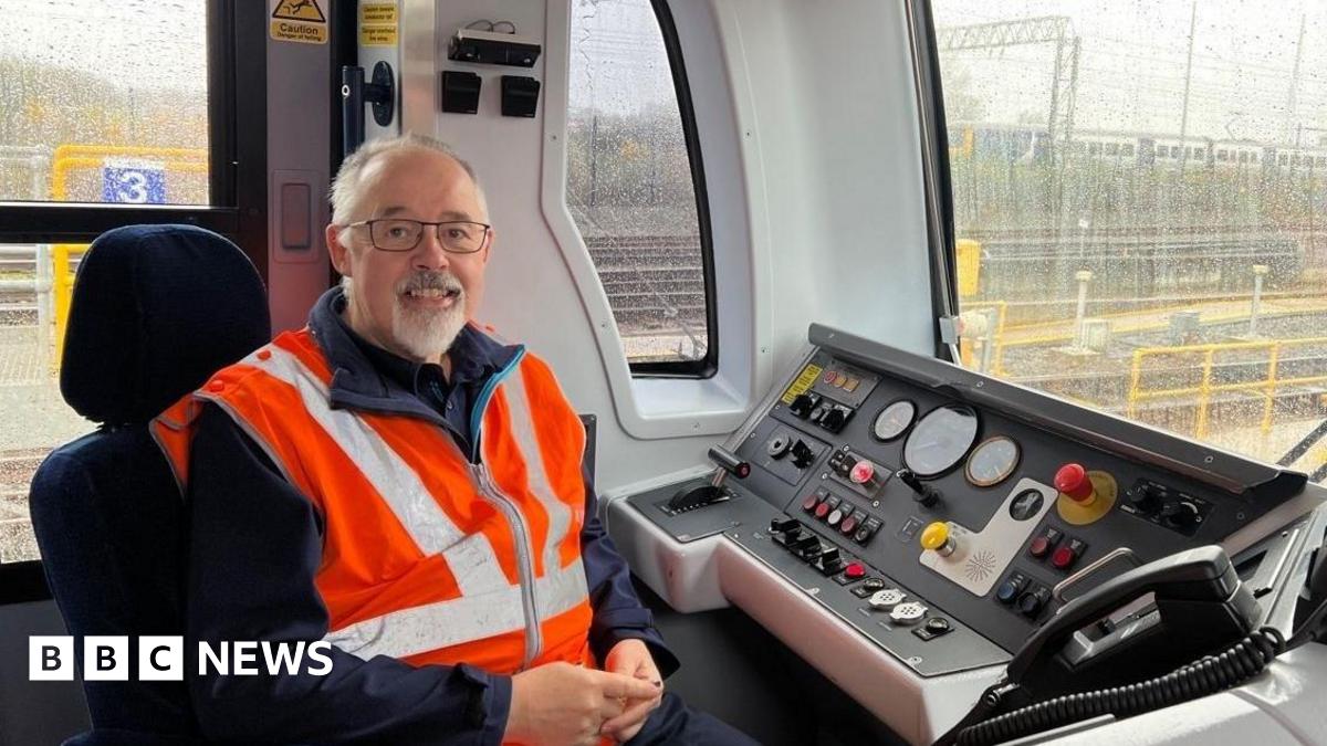 Chapel-en-le-Frith: YouTube train driver raises £55k for charity - BBC News