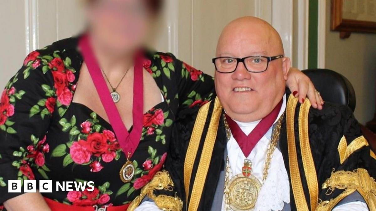 Former Colchester mayor made 'Auschwitz' post about migrants - BBC News
