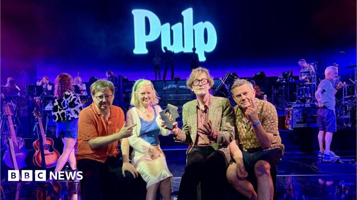 Pulp tops official album chart for the first time in 27 years - BBC News