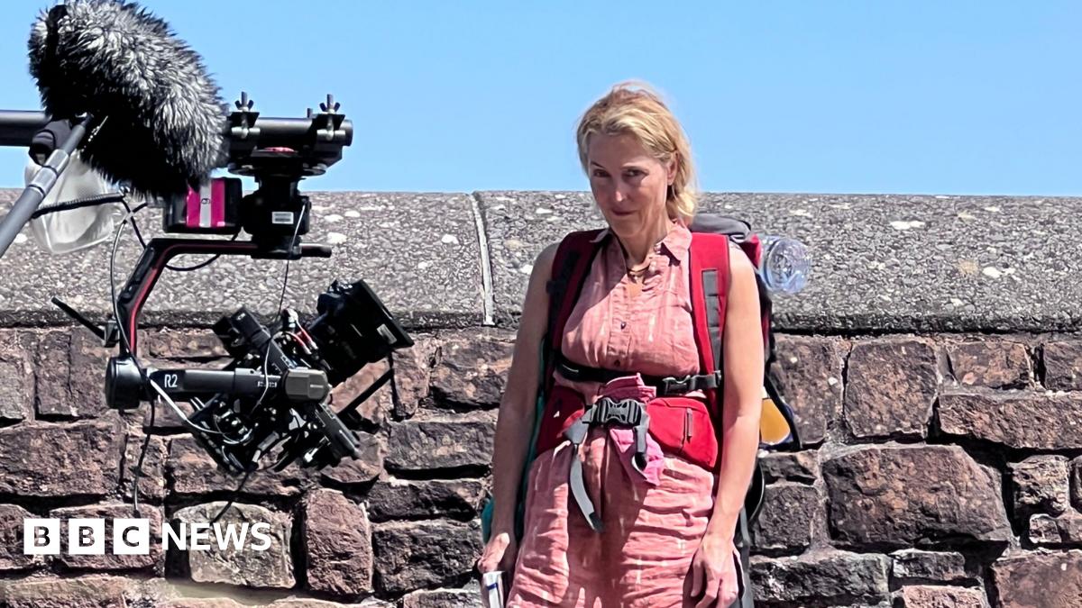 Minehead locals "so excited" for The Salt Path film release - BBC News