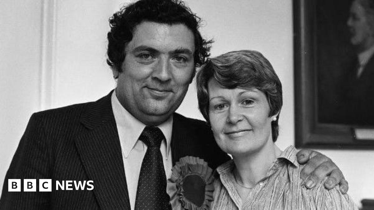 Derry: John Hume's distance themselves from new museum - BBC News