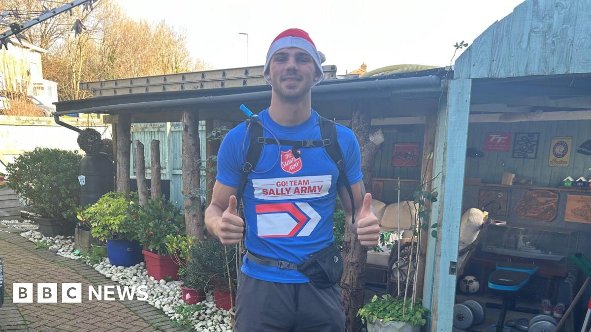 Teenager takes on 450km Christmas run for Salvation Army - BBC News