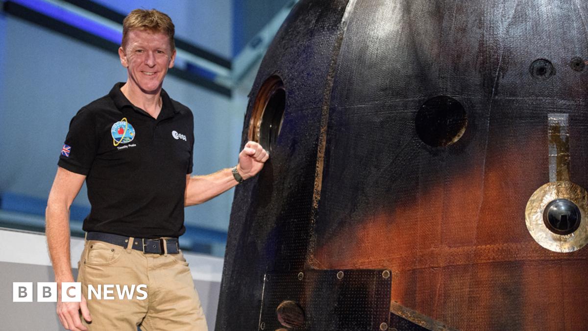Tim Peake's capsule goes on display at Science Museum - BBC News