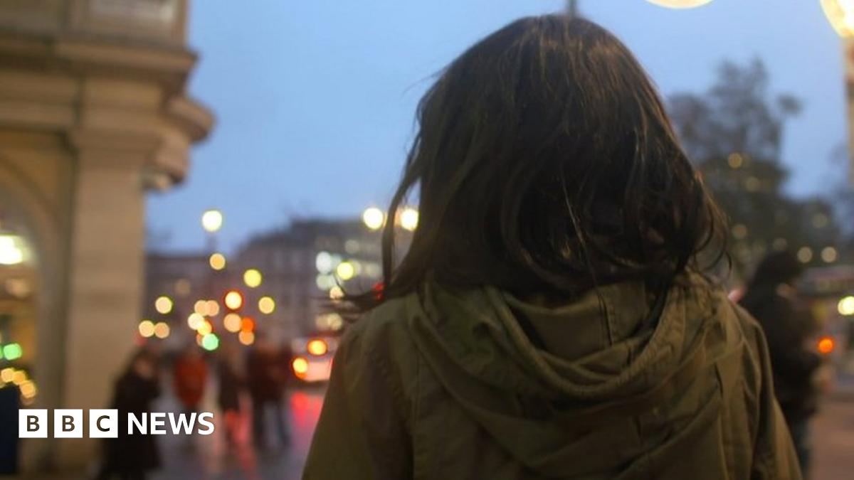 A childhood shoplifting offence 'stops me being British' - BBC News