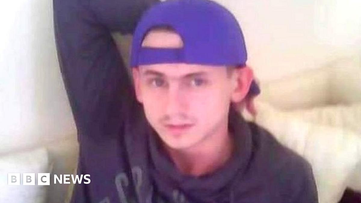 Fisherman Mark Elder paid ultimate price at sea, says sister - BBC News