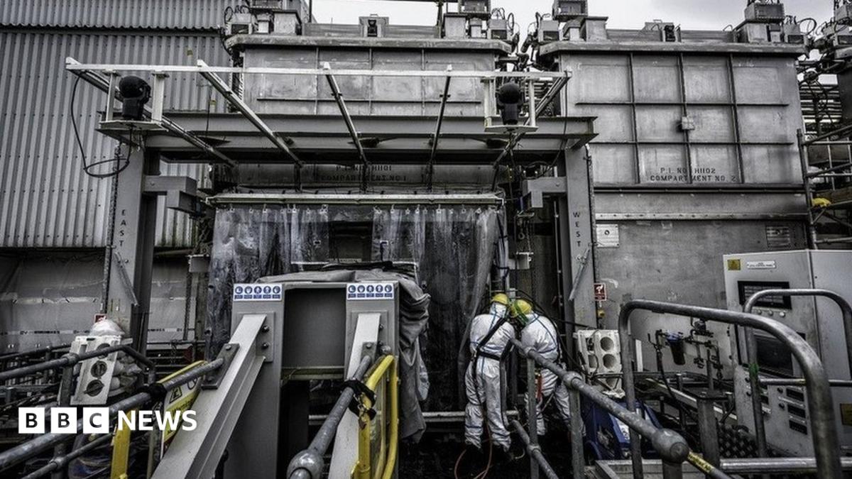 Sellafield nuclear waste retrieval gets under way - BBC News