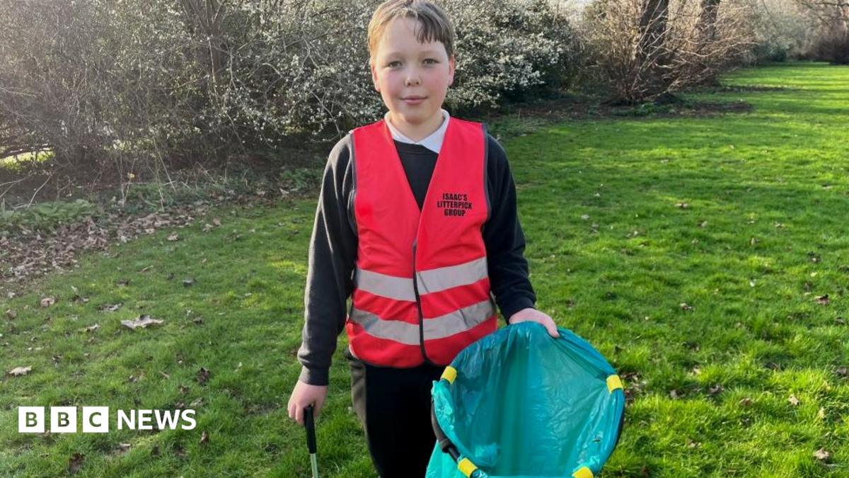 Teenager takes Northampton's litter problem into his own hands - BBC News