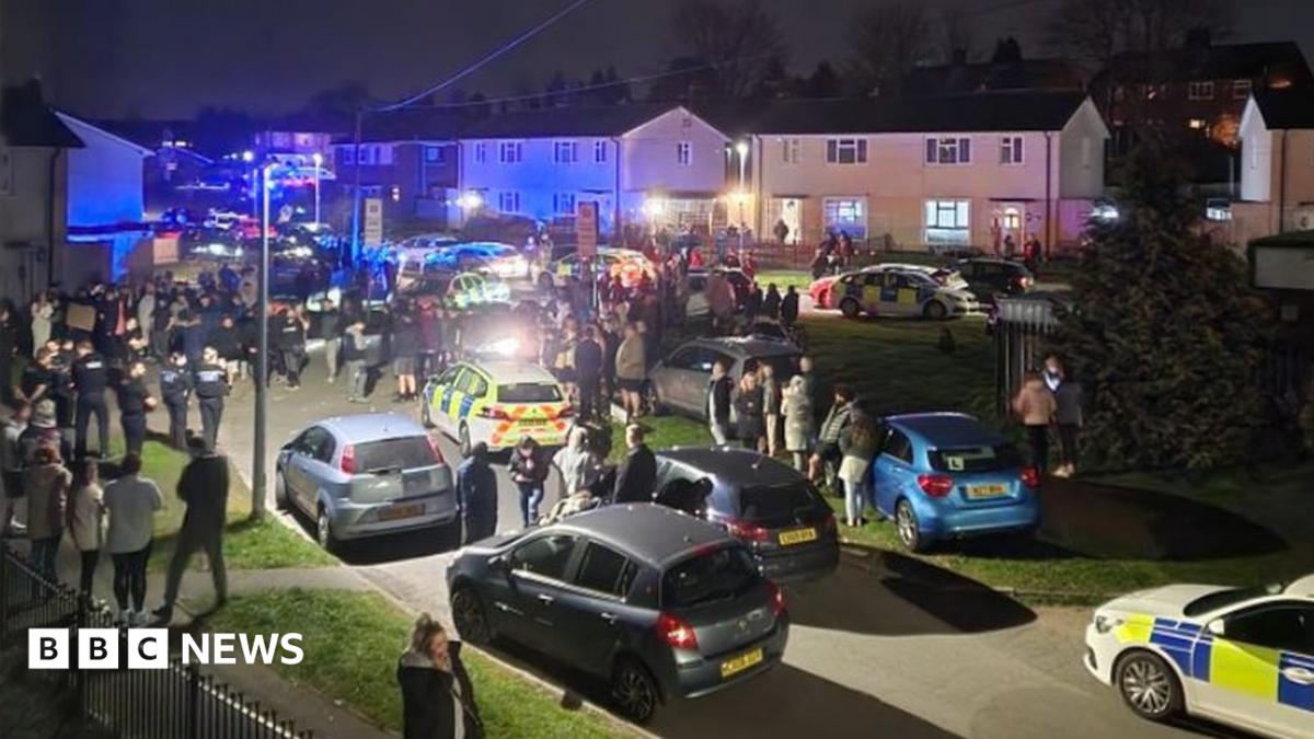 Wrexham: Caia Park protest turns to violence say police - BBC News