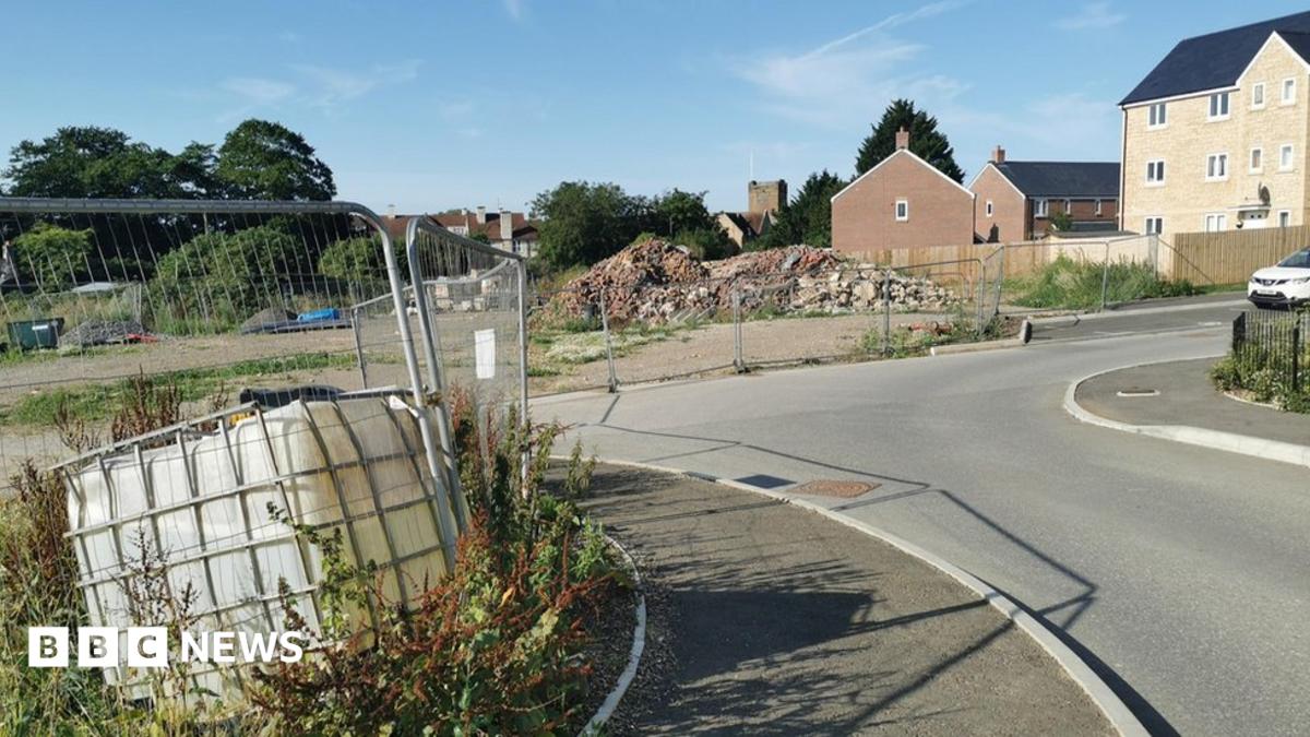 Sherborne: Persimmon Corelli estate residents want more developer ...