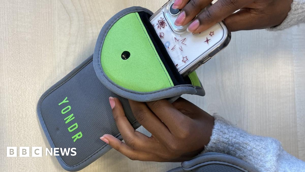 Ashford school to make students lock their phones in pouches - BBC News