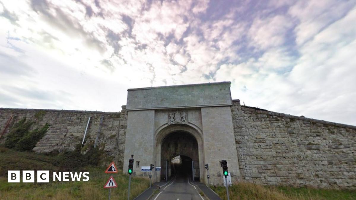 Dorset: Plans for extra places at Verne Prison - BBC News