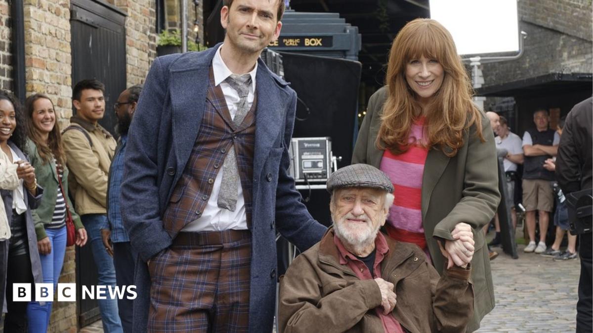 Bernard Cribbins: Doctor Who pays tribute to veteran actor - BBC News