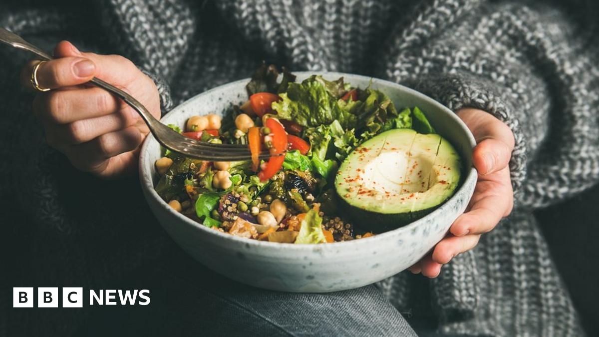 Vegetables alone not enough to reduce heart risk, study finds - BBC News