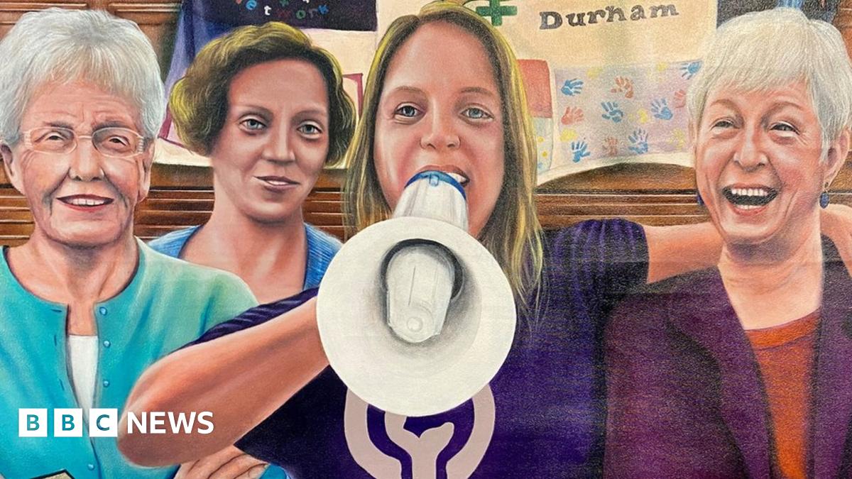 Durham Miners' gala: Women's banner celebrates county's heroines - BBC News