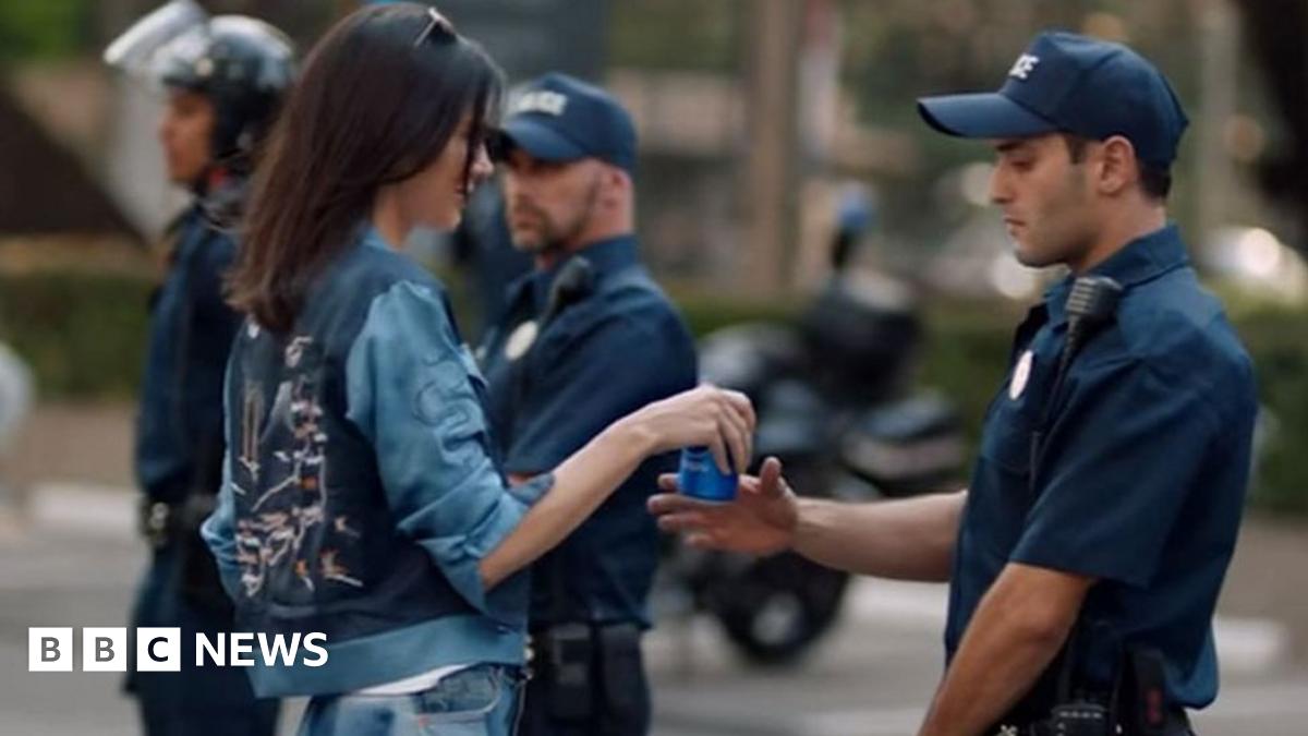 Pepsi pulls Kendall Jenner advert amid outcry - BBC News