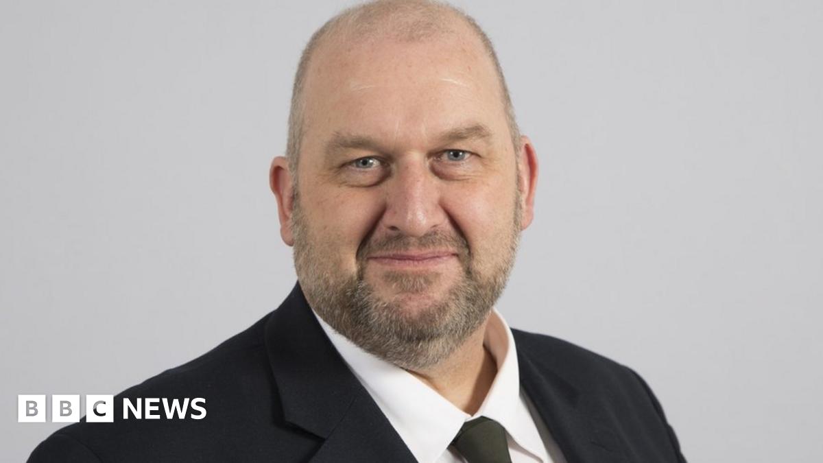 Sacked Labour minister Carl Sargeant found dead - BBC News