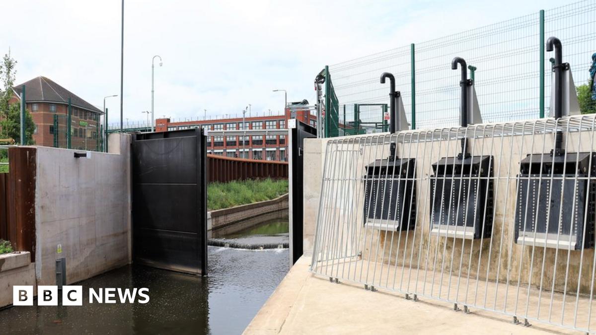 Derby flood defence pumping station completed - BBC News
