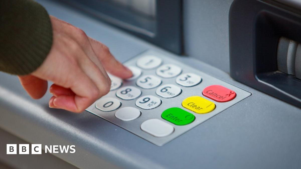 Trust apologises for hospital cash machine charge - BBC News