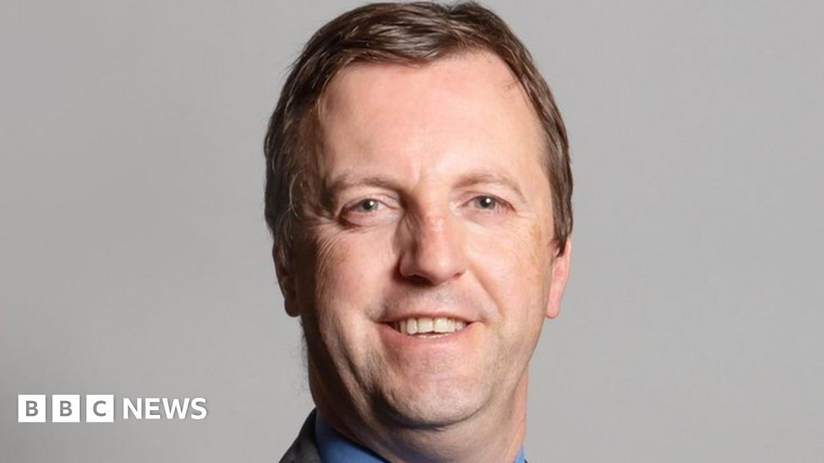 Wife assault MP Jonathan Edwards asks Plaid members to intervene - BBC News