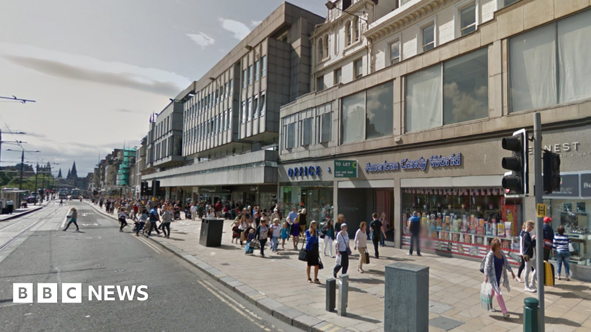 Shops and businesses hit by Edinburgh power cut - BBC News