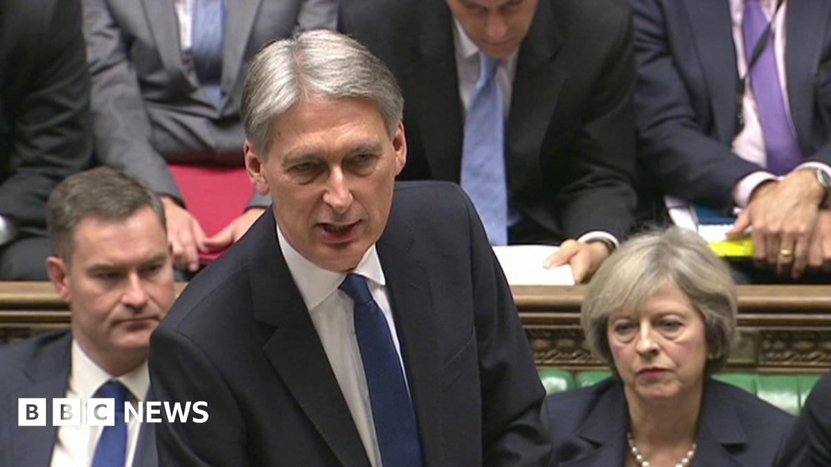 UK economy 'resilient' despite £122bn hit to finances - BBC News